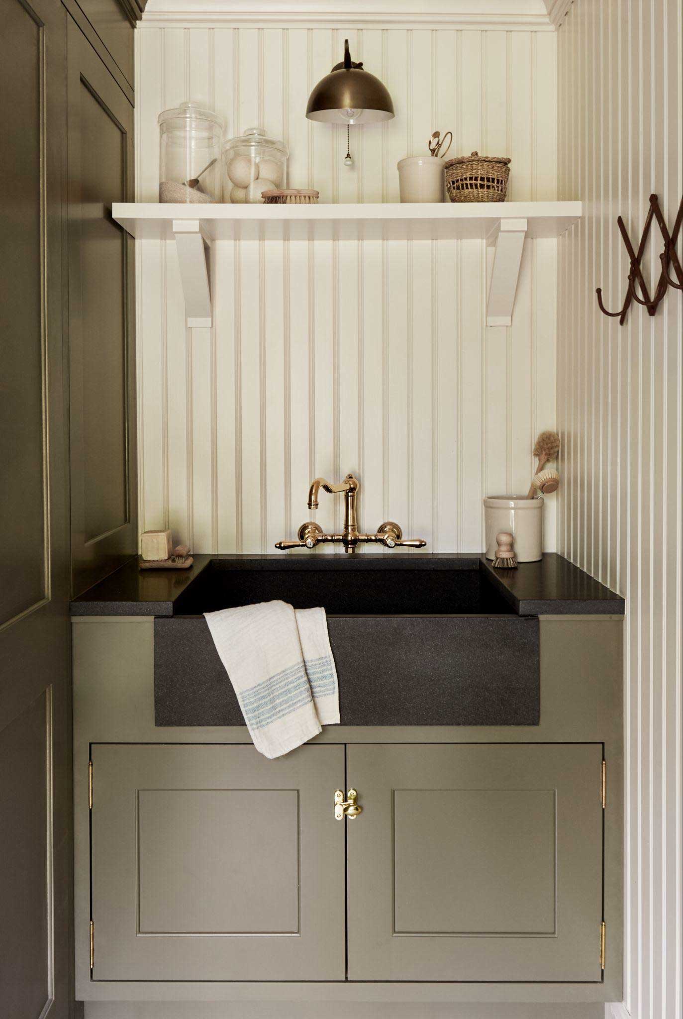 BEDFORD COLONIAL LAUNDRY ROOM – AyrBarns.com